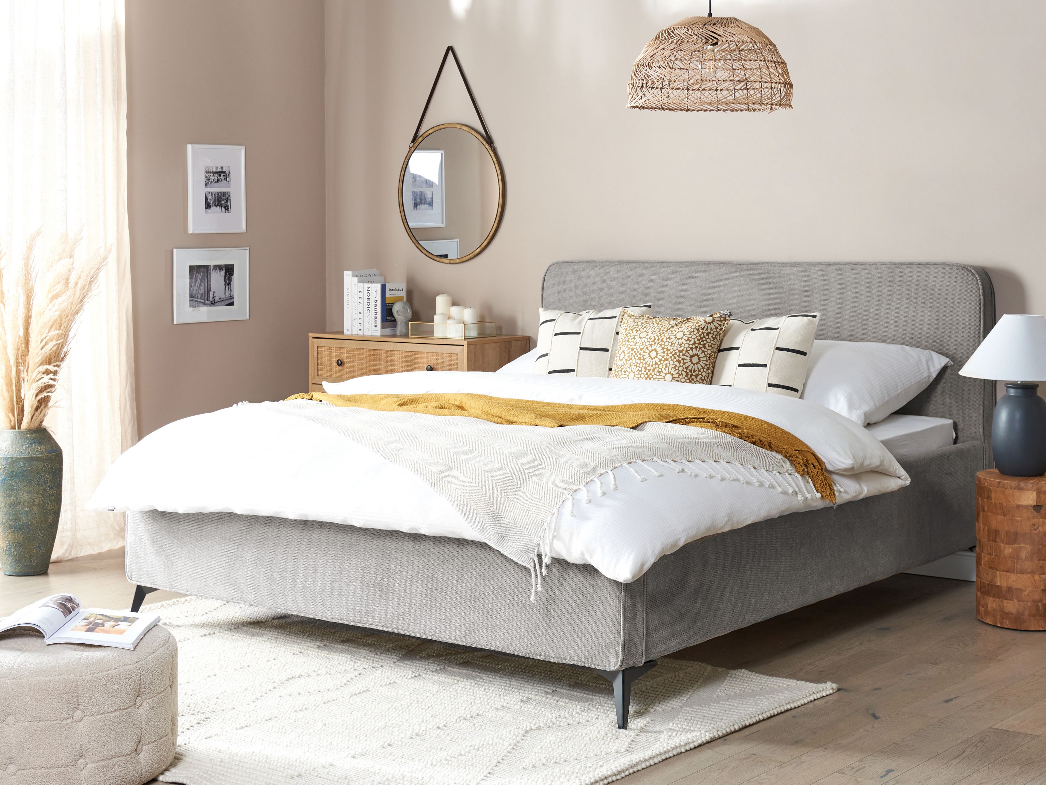 Letto matrimoniale tessuto grigio chiaro 180 x 200 cm VALOGNES | Beliani.it