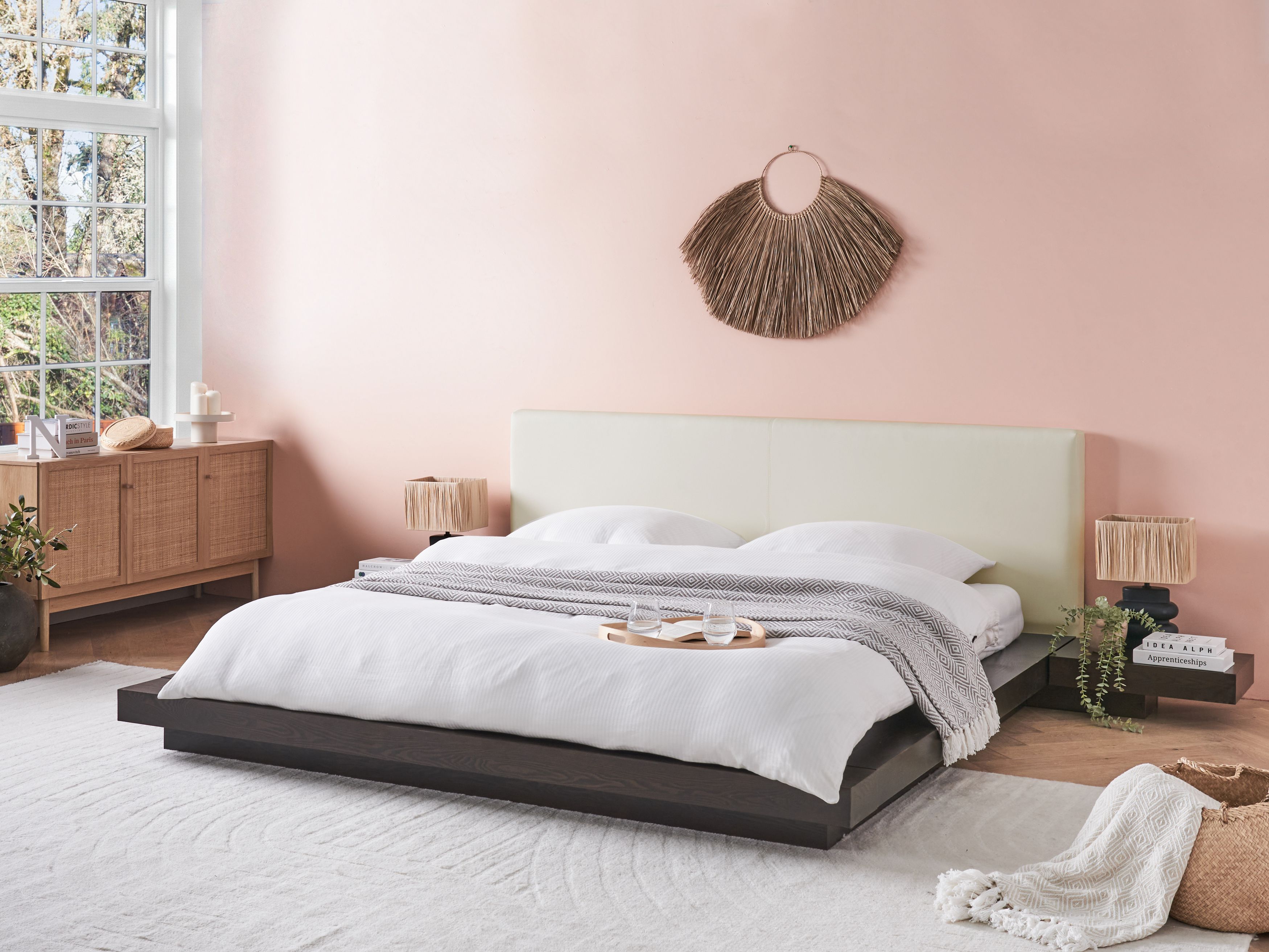 Letto matrimoniale in legno color wenge e pelle bianca 180 x 200 cm ZEN ...