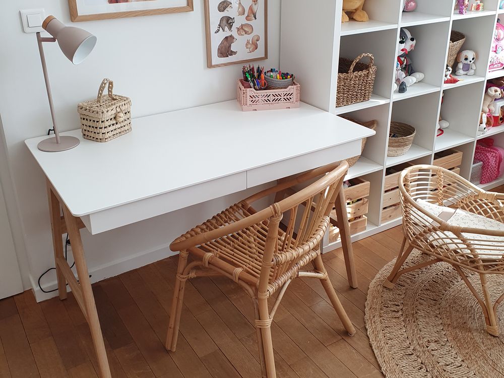White desk with back store