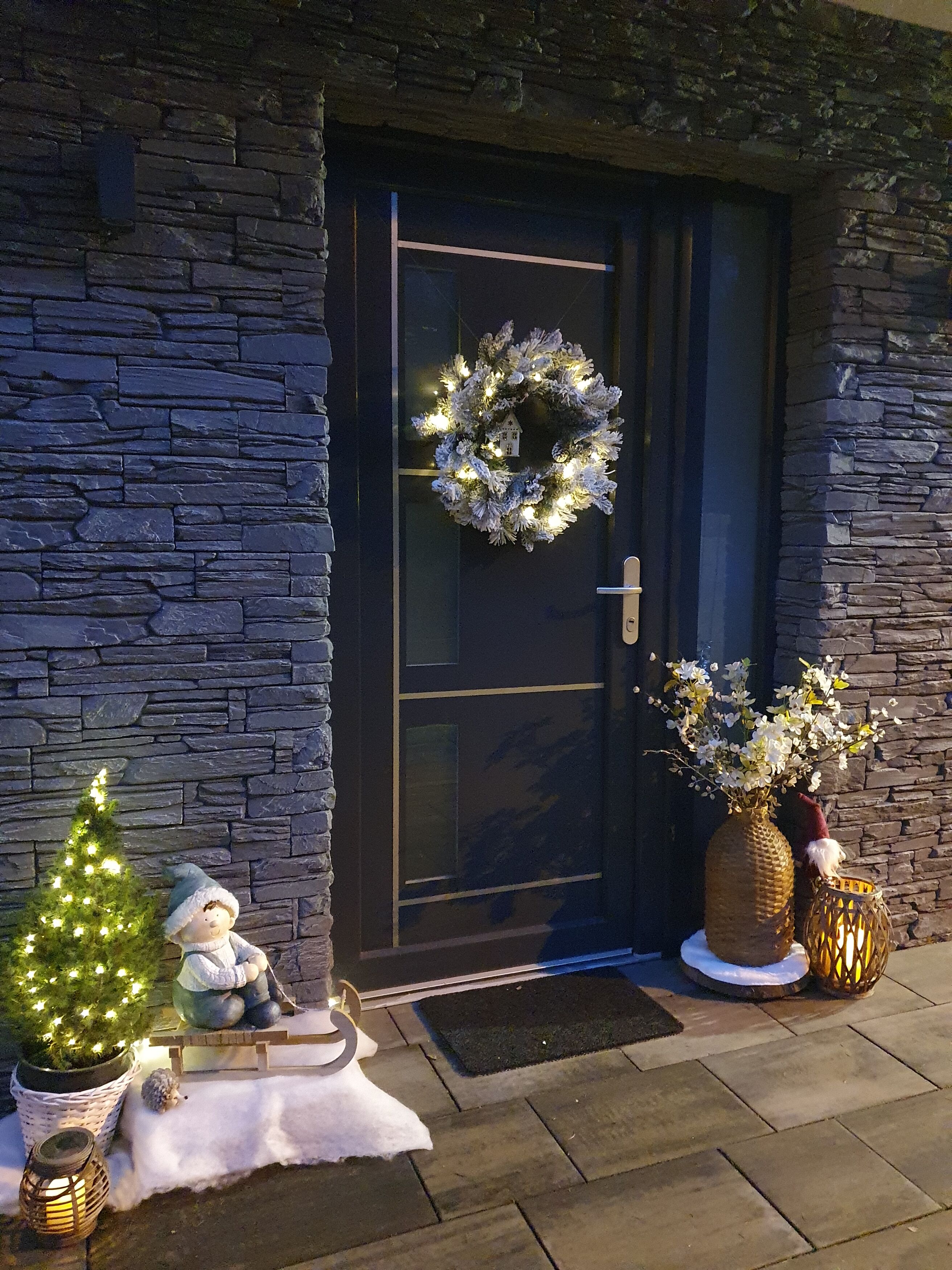 Krans med LED ⌀ 55 cm vit WHITEHORN | Beliani.se