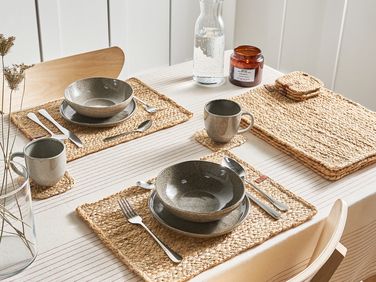 12 Piece Placemats and Coasters Set BUSHMINT Natural Jute | Beliani.co.uk
