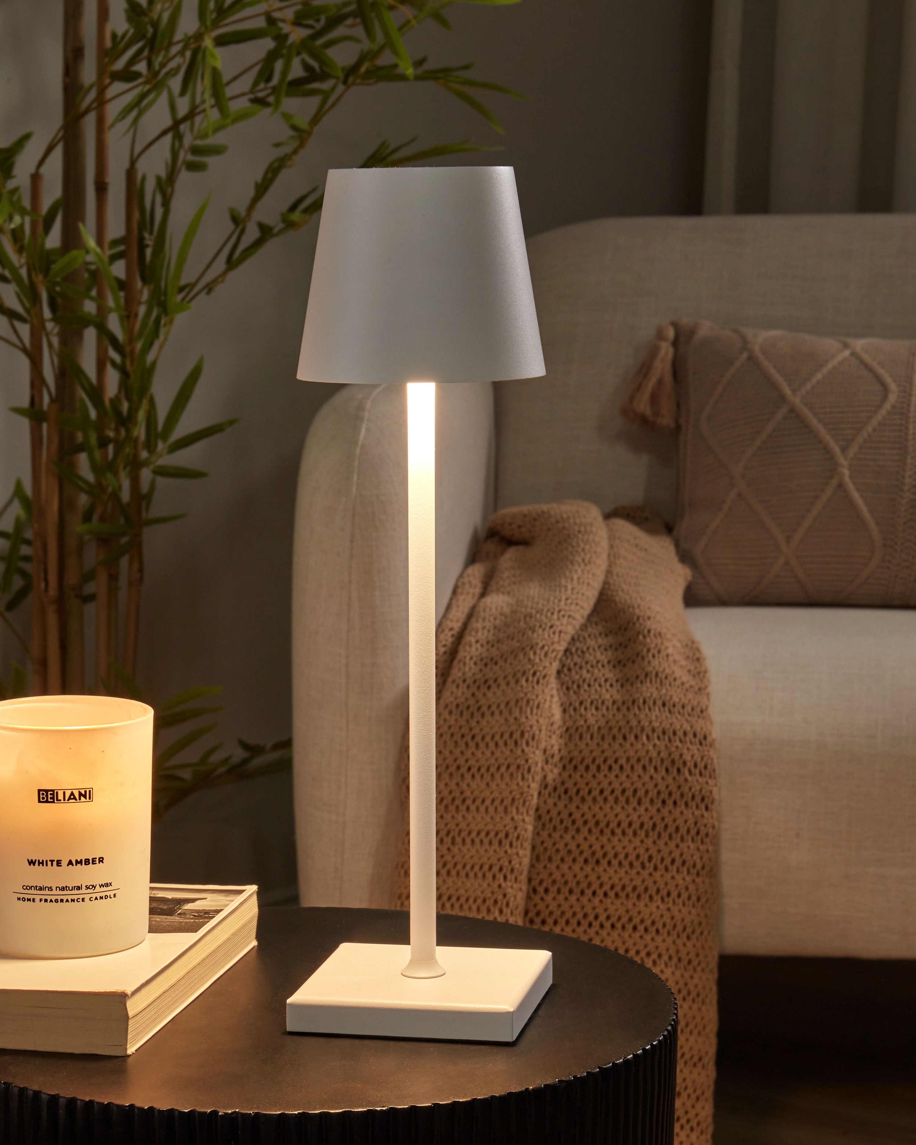 Kabellose LED Tischlampe BACEIRO mit Dimmer Metall Weiß | Beliani.at