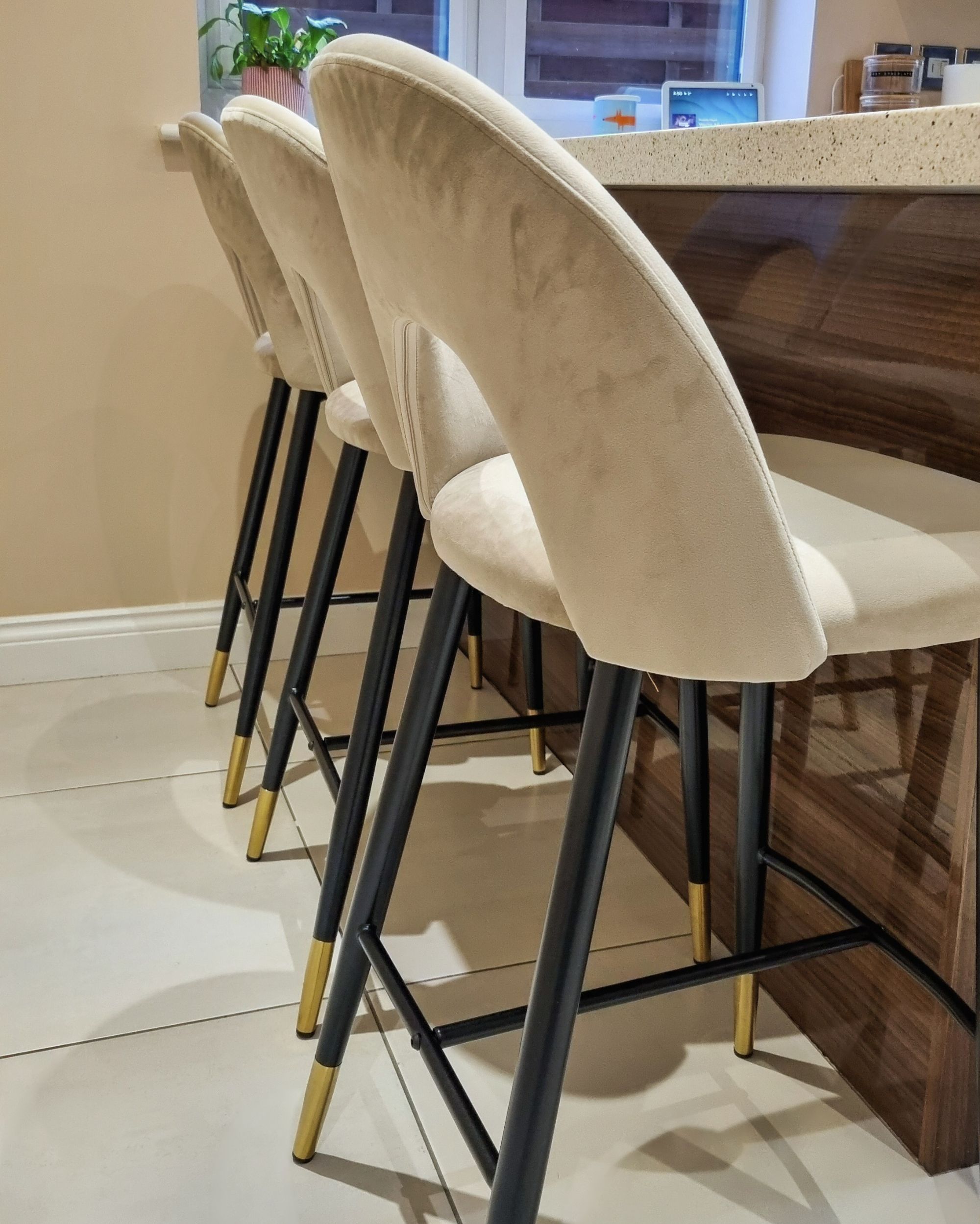 Set med 2 barstolar FALTON Sammet Beige | Beliani.se