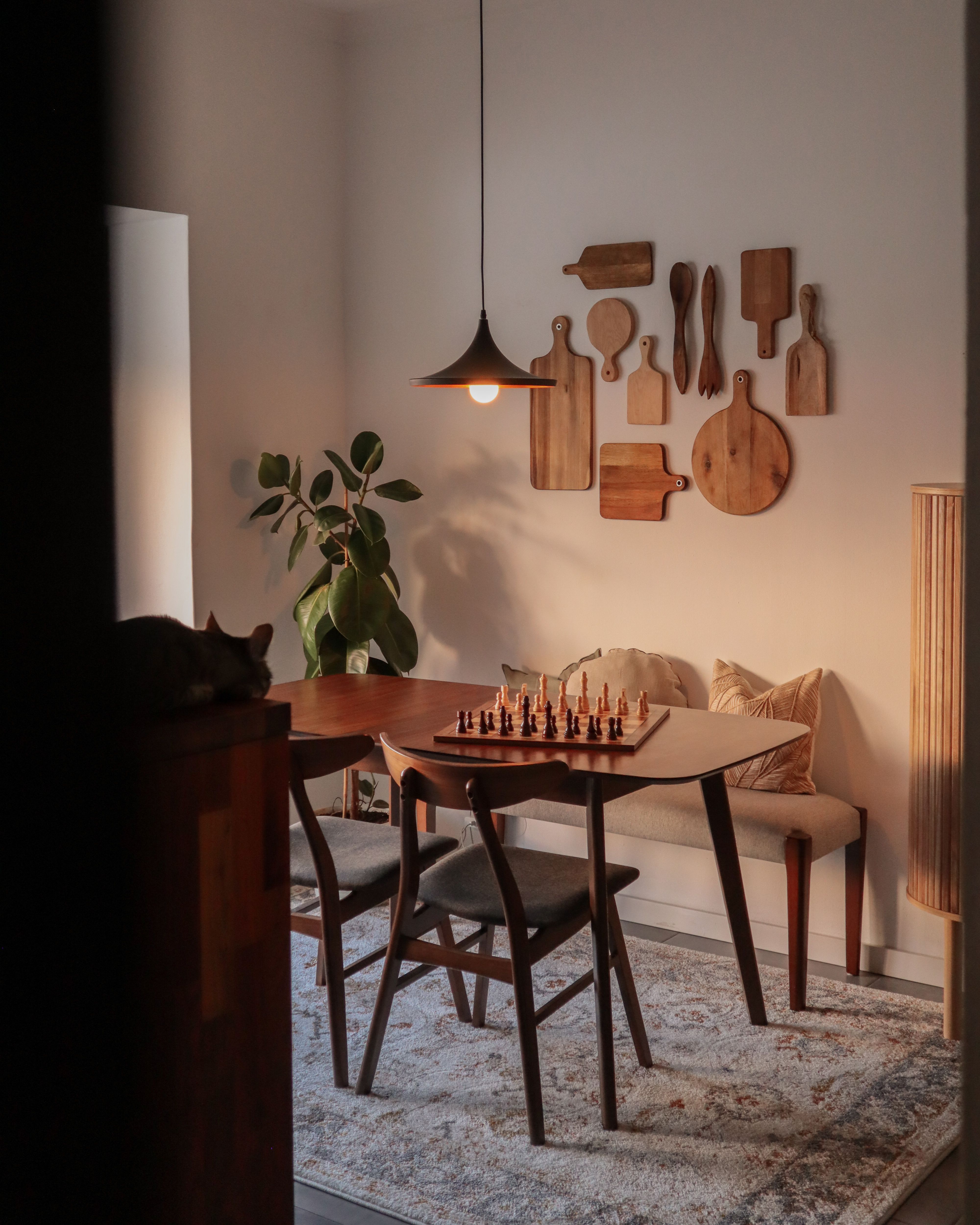 Set van 2 eetkamerstoelen LYNN Hout Donkerbruin/grijs | Beliani.nl