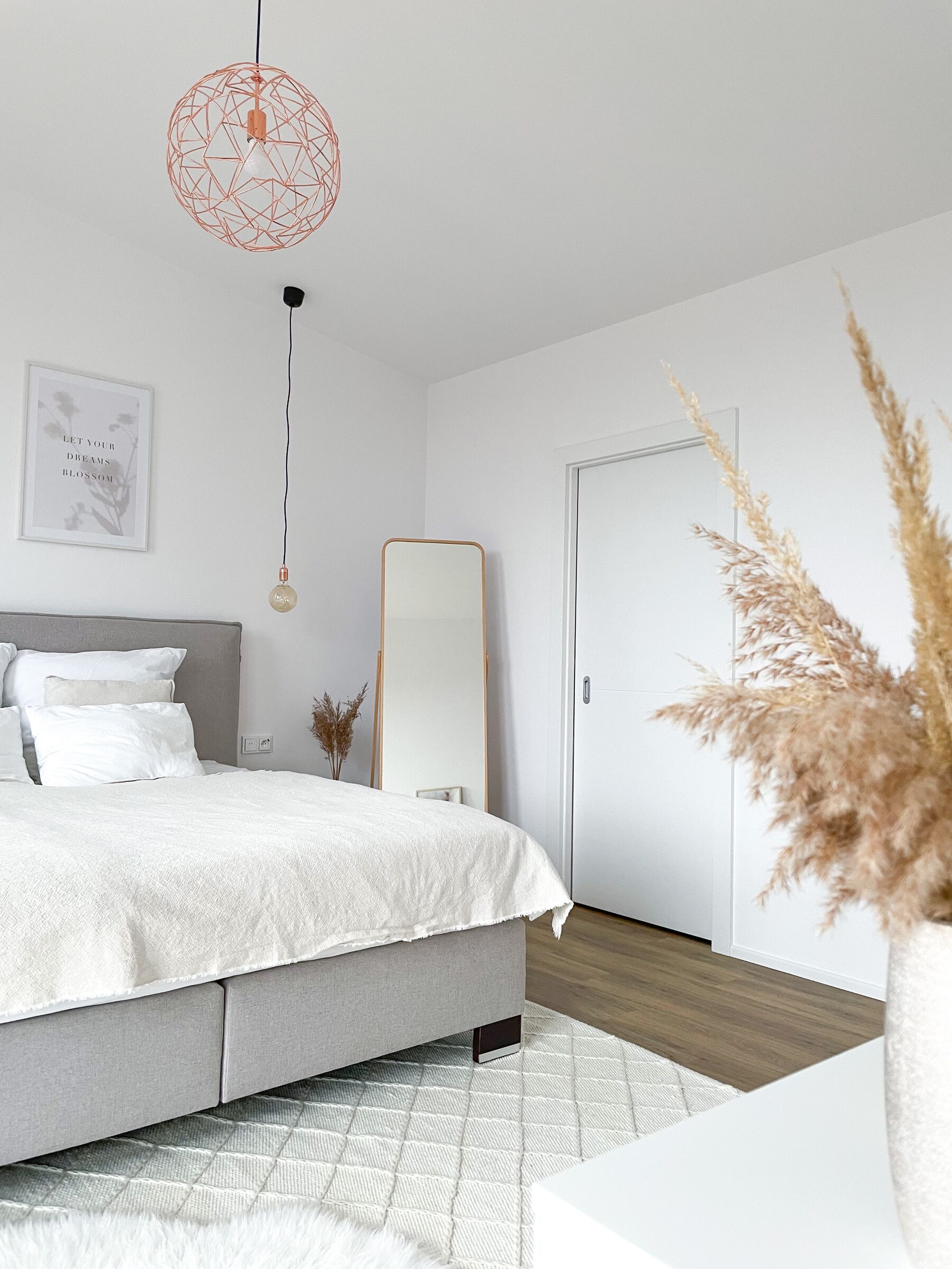 Teppich Wolle cremeweiß 140 x 200 cm Kurzflor ELLEK | Beliani.de