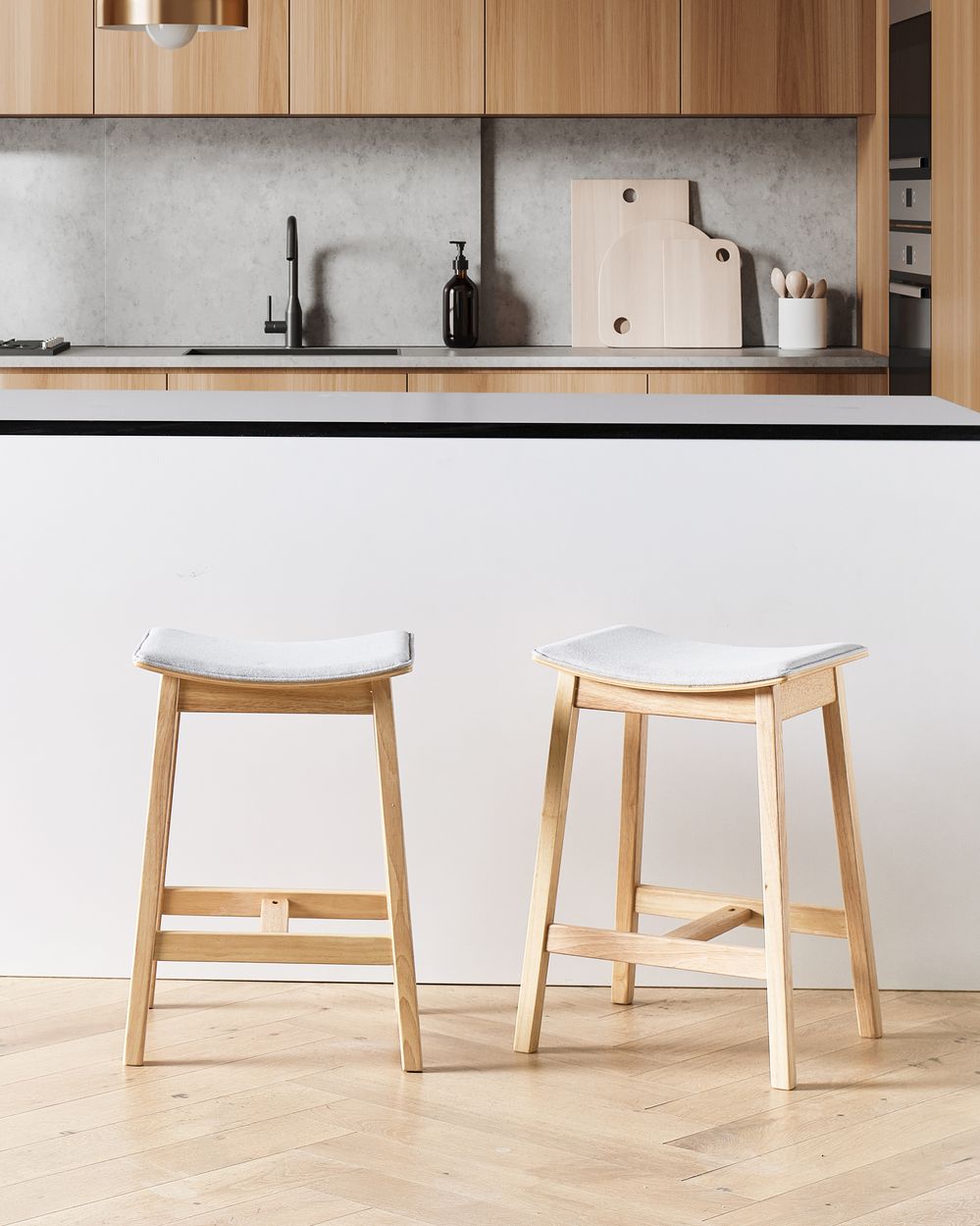 Conjunto de 2 bancos de bar ARCOLA Veludo Taupe | Beliani.pt