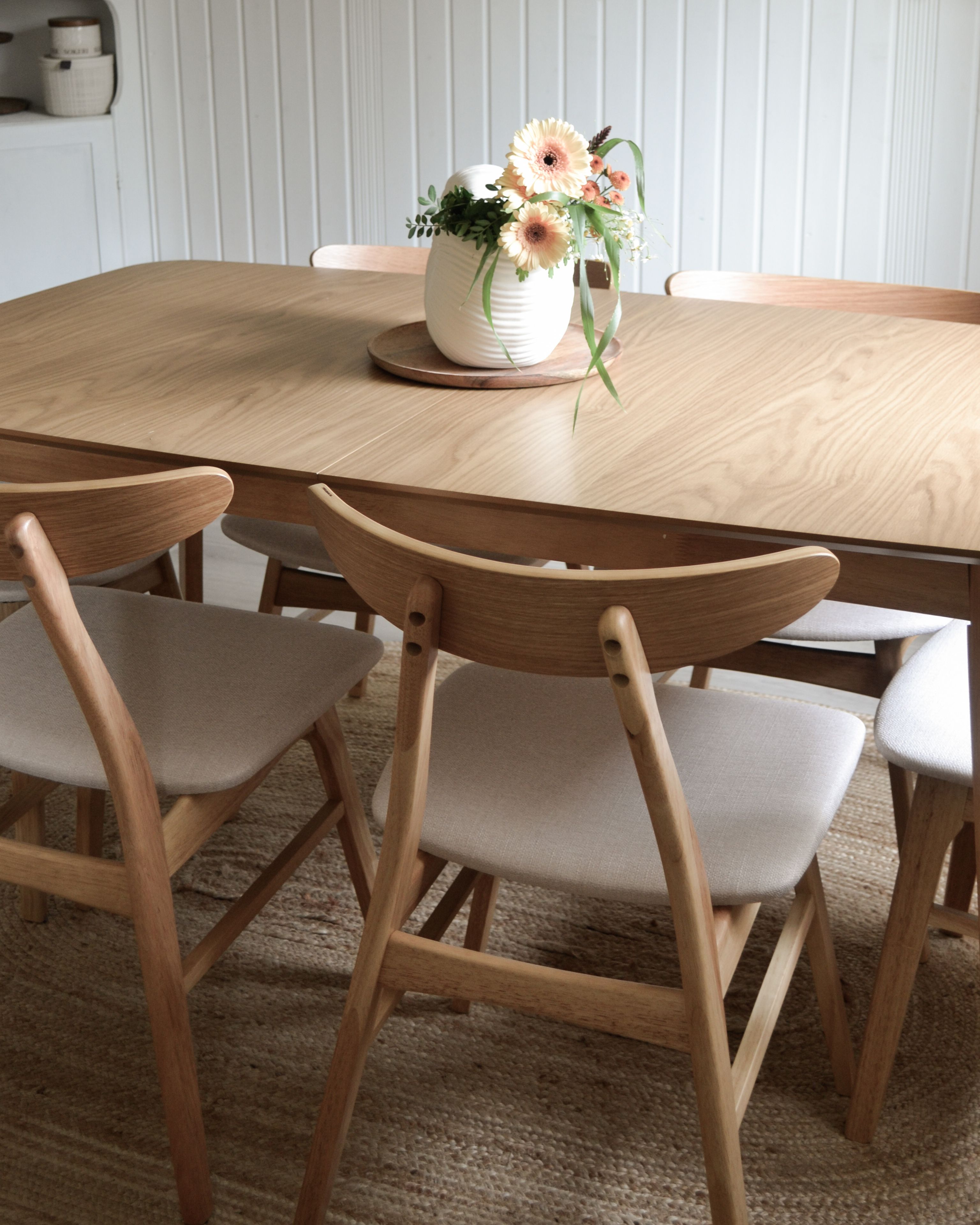 Extending Dining Table MADOX Light Oak 120/150 cm 75 cm | Beliani.co.uk