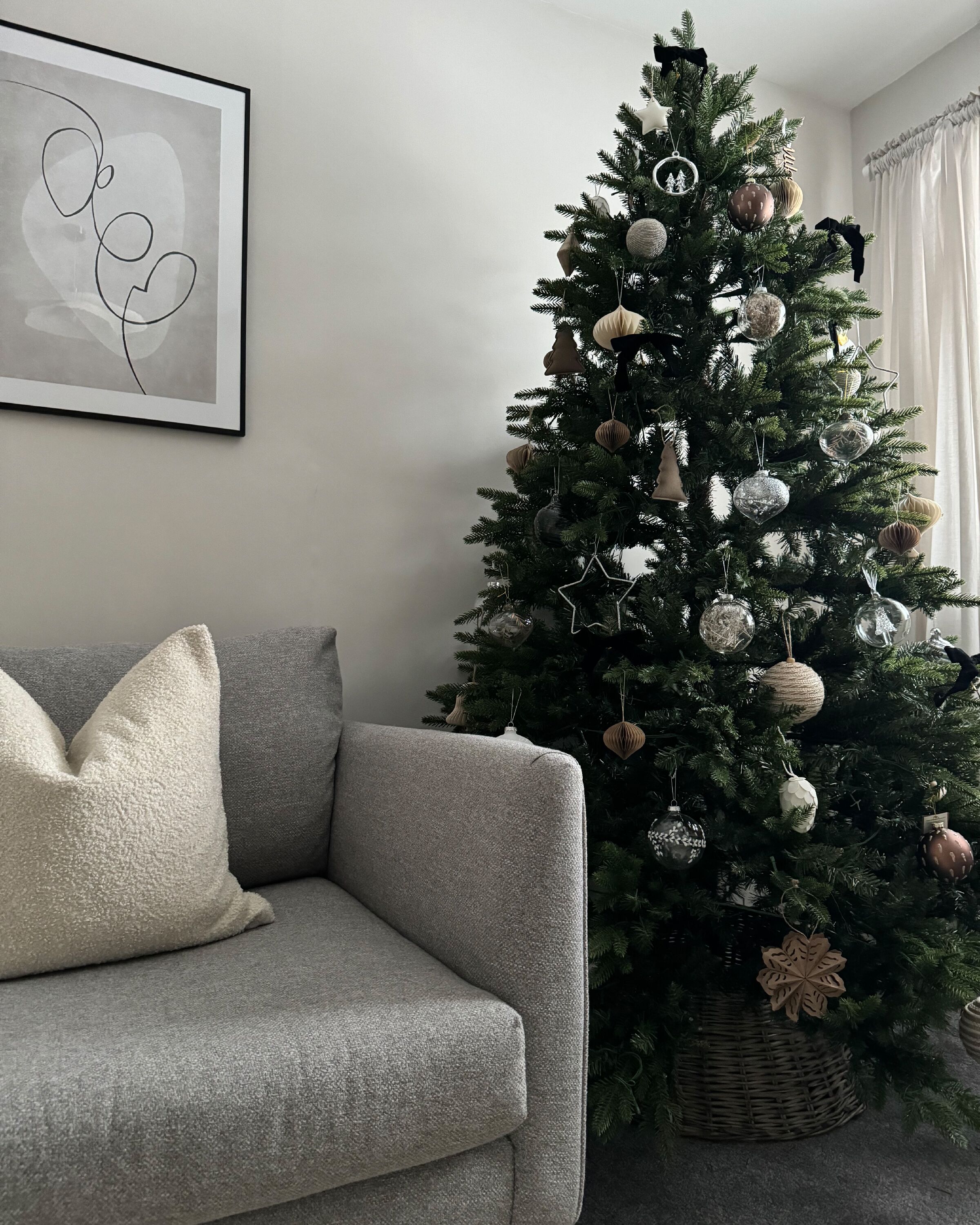 Christmas Tree Pre-Lit 210 cm Green FIDDLE | Beliani.co.uk