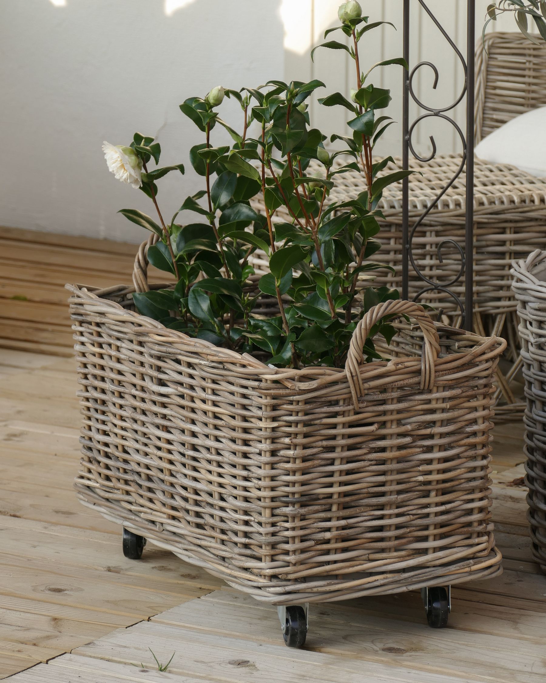 Aufbewahrungskorb 2er Set KITIM mit Rädern Rattan Naturfarben | Beliani.at