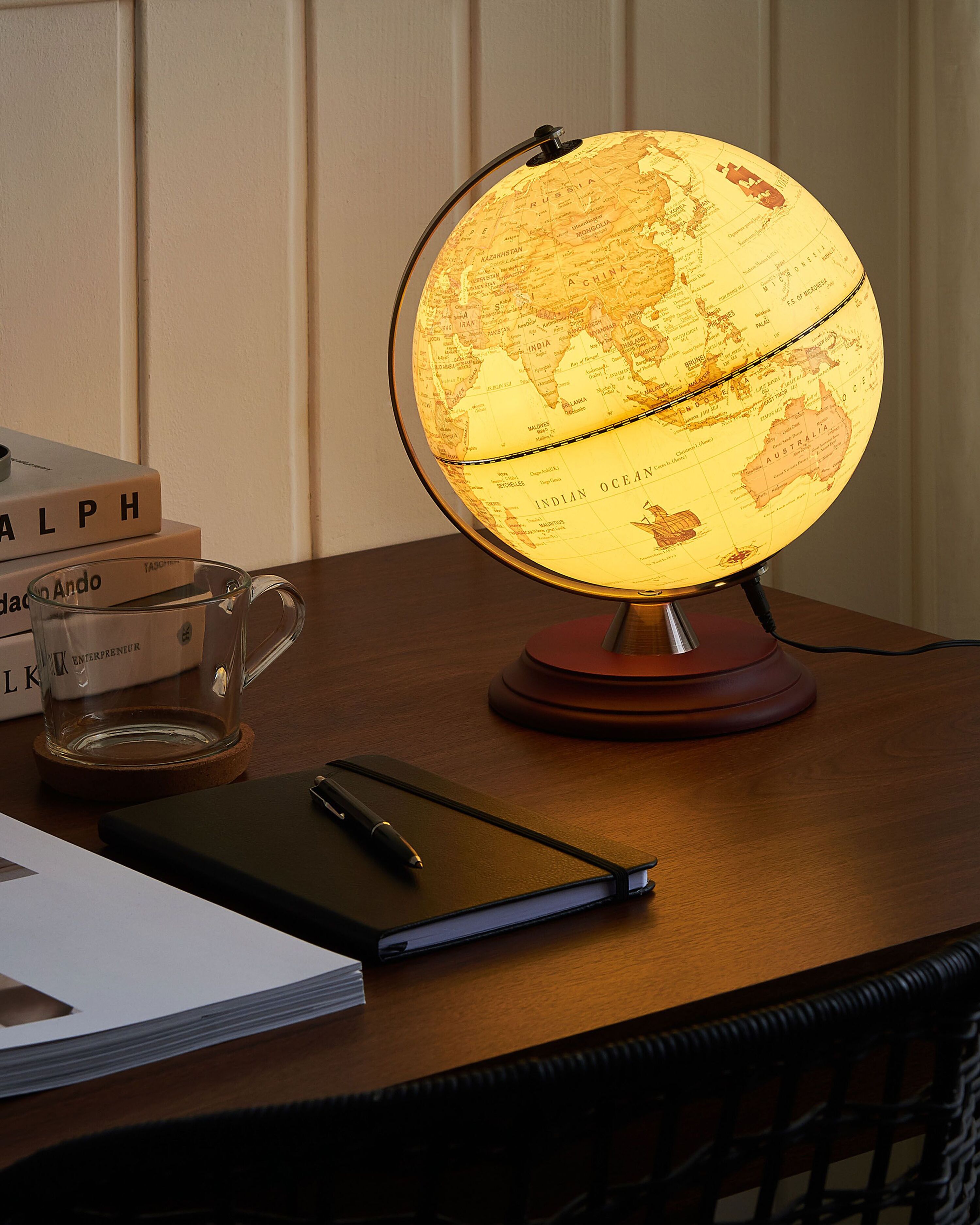 Globus LED VESPUCCI Gul 30 cm | Beliani.dk