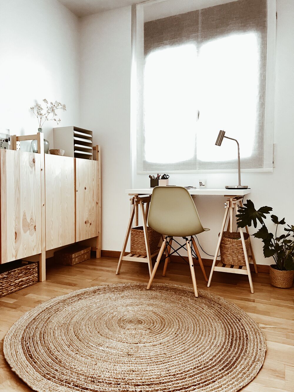 Round Area Rug ⌀ 140 cm Beige AKBELEN | Beliani.co.uk