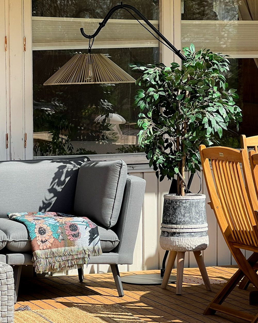 Elevated Plant Pot ARISAEMA Ceramic 27 cm Grey | Beliani.co.uk