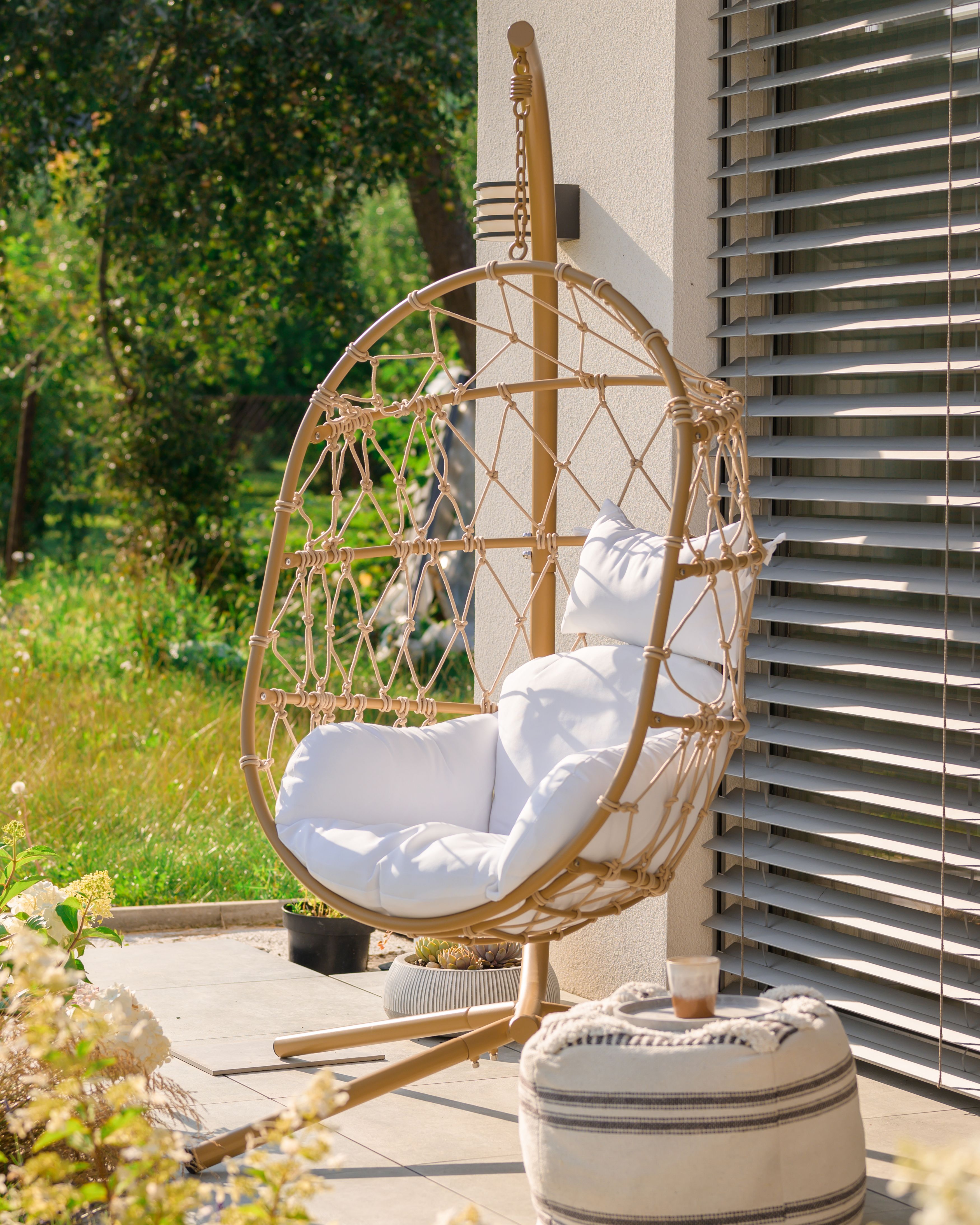 Cadeira Suspensa com Suporte ADRIA Metal Creme | Beliani.pt