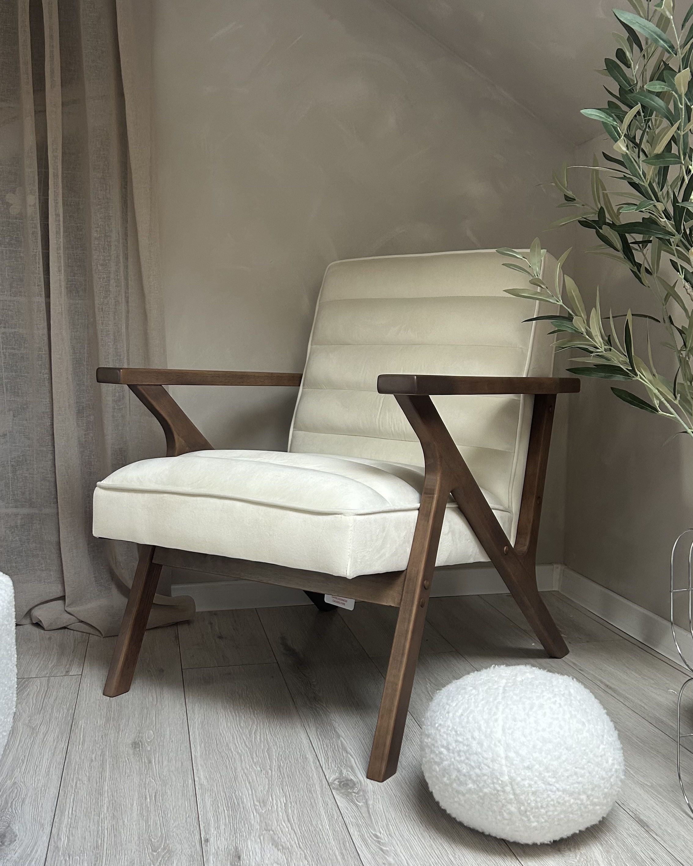 Nojatuoli KISA sametti Luonnonvalkoinen | Beliani.fi