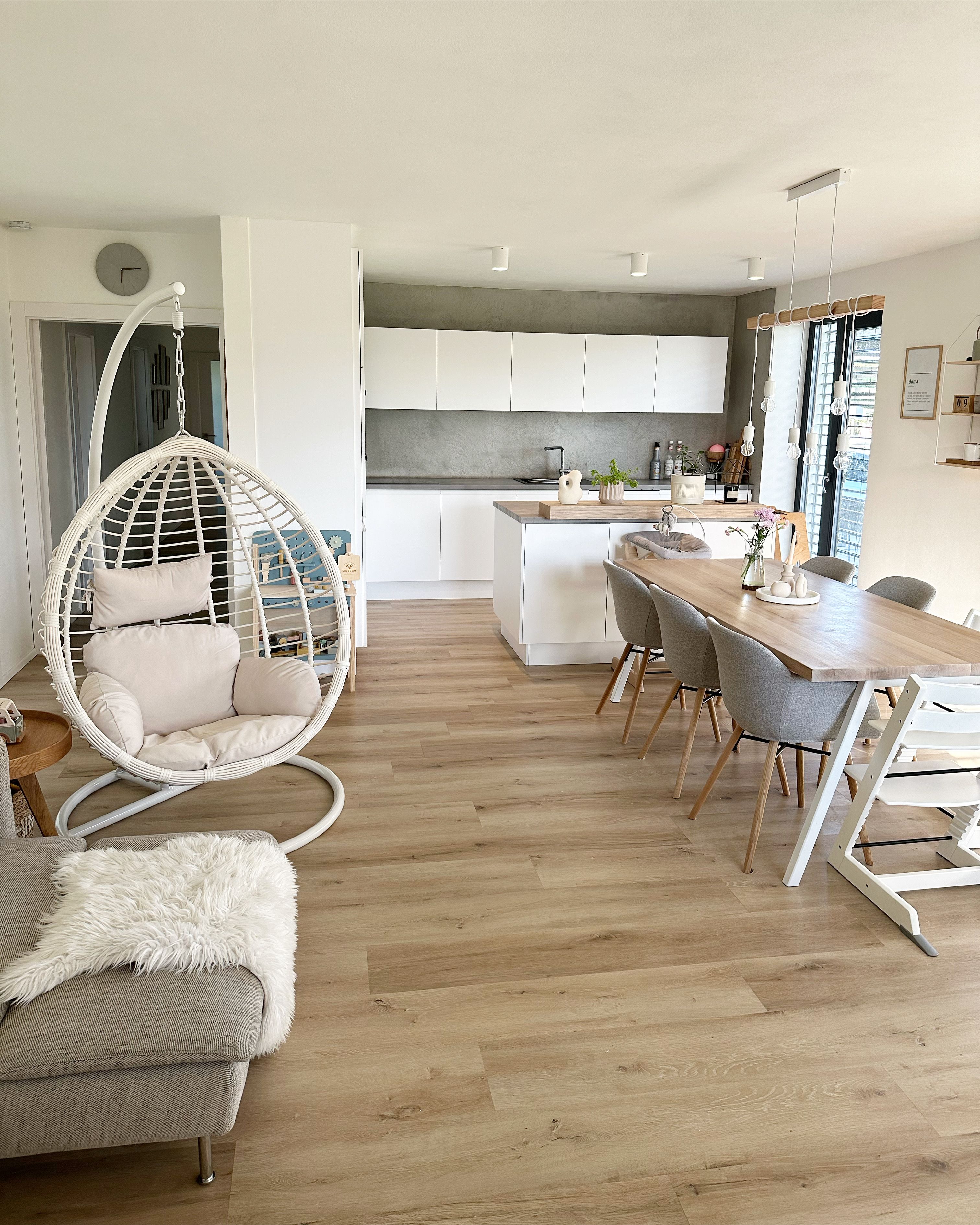 Hanging Chair with Stand FANO PE Rattan White | Beliani.co.uk