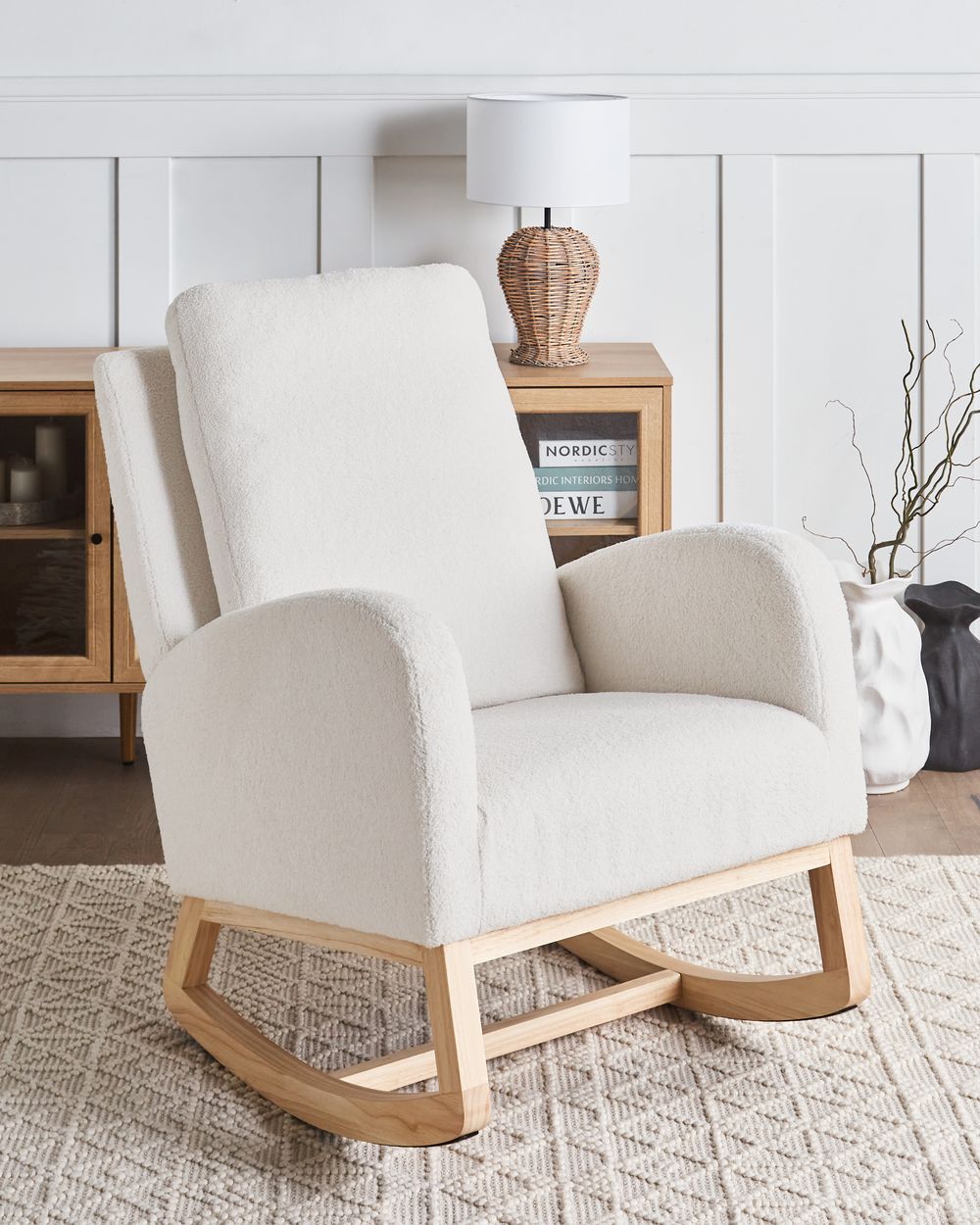 Schommelstoel ANASET Bouclé Zandbeige | Beliani.nl