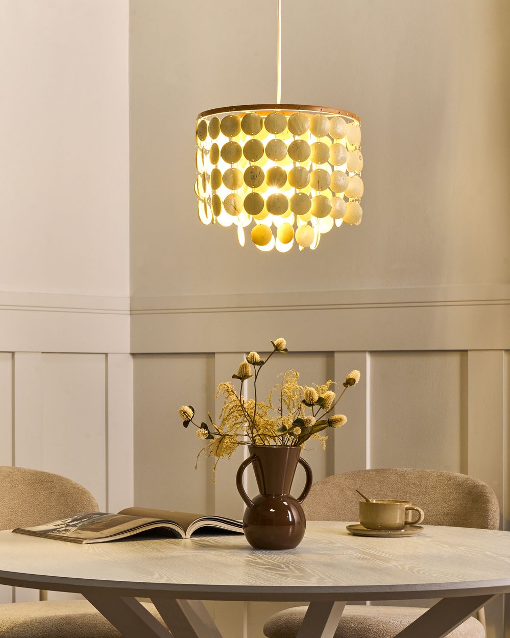 Chandelier PARANGI Coconut Shell Light Beige | Beliani.dk