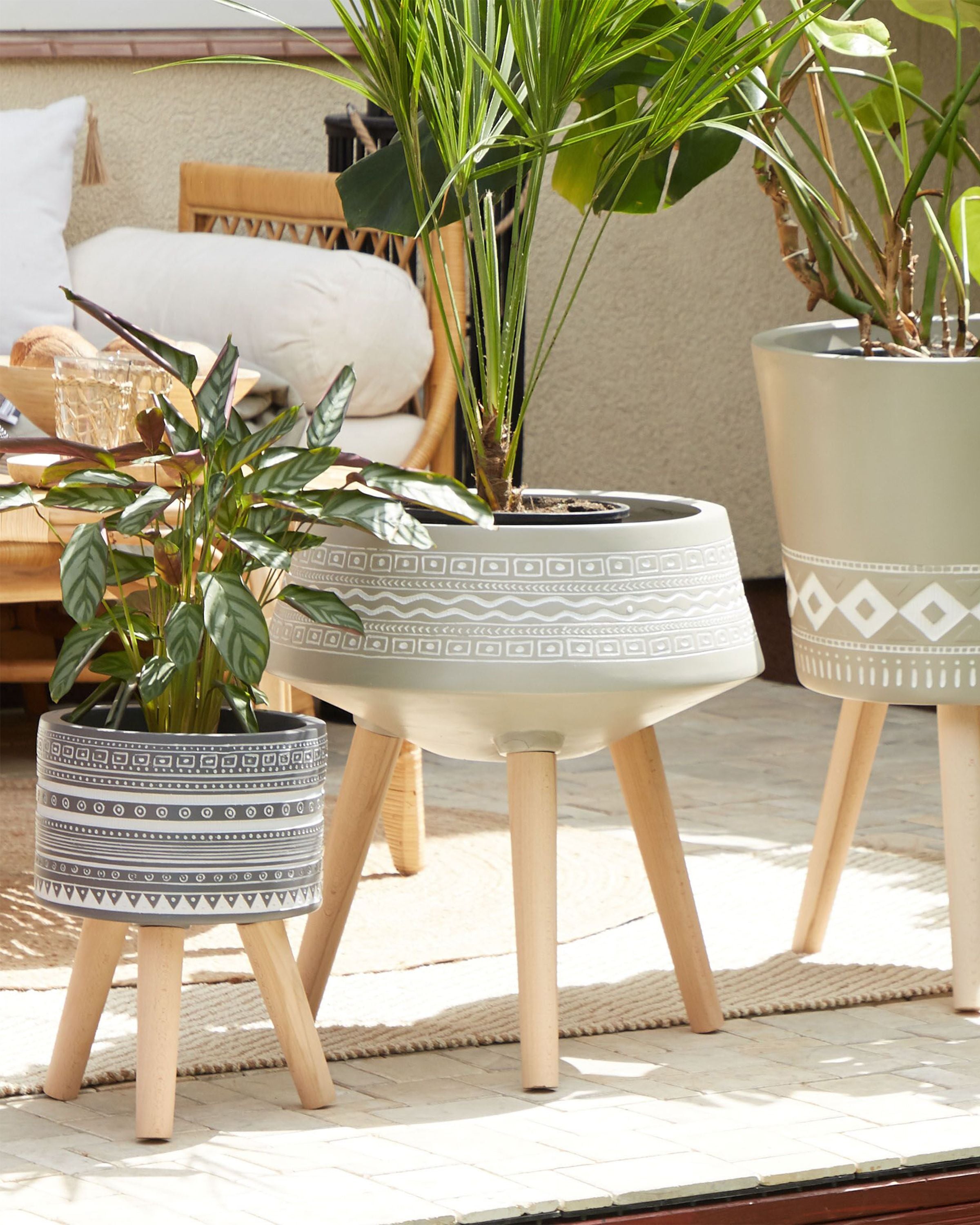 Elevated Plant Pot WERIA 42 cm Light Grey | Beliani.co.uk