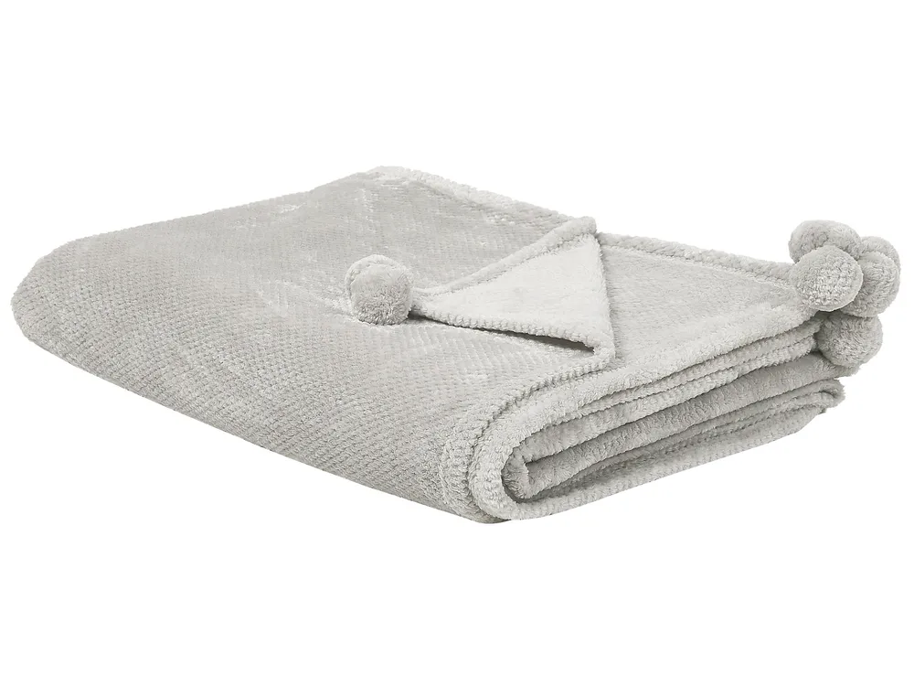 Kuscheldecke SAITLER 200 x 220 cm Hellgrau | Beliani.at