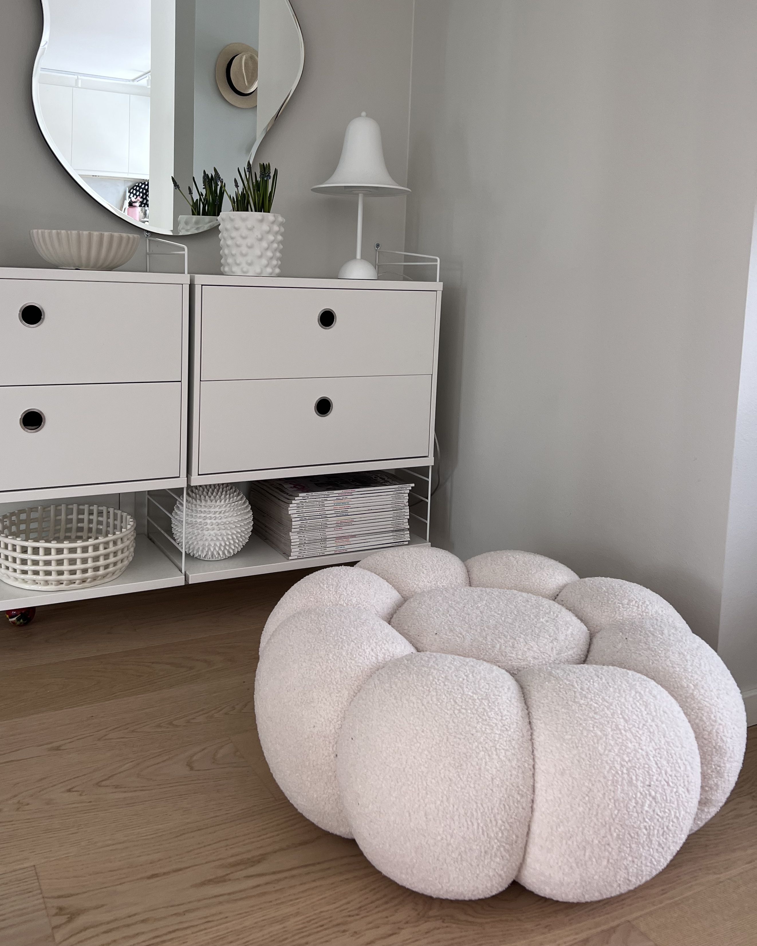 Pouf en bouclé blanc cassé BEAUFORT | Beliani.fr