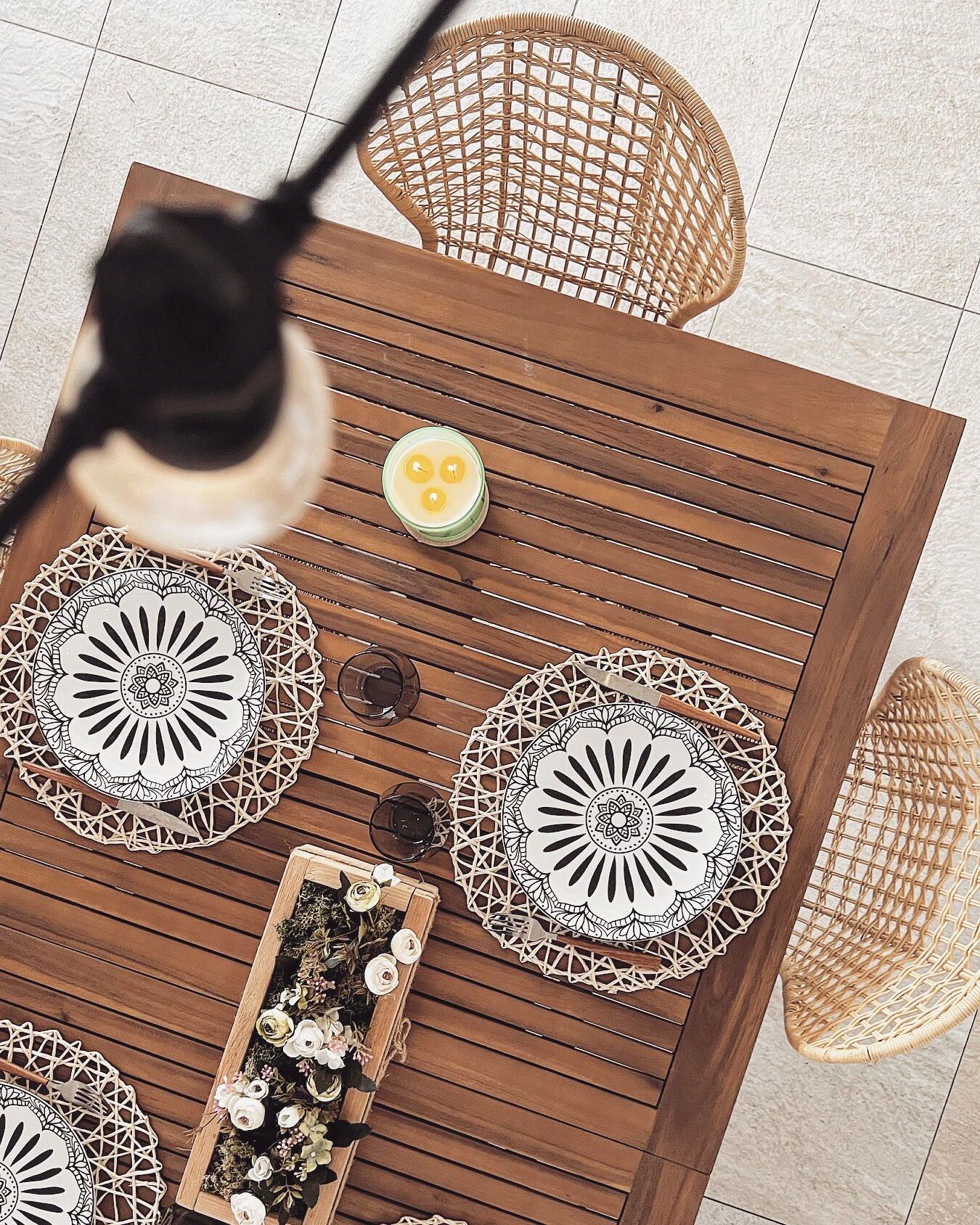 Set med 2 matstolar ELFROS Rotting Naturlig | Beliani.se