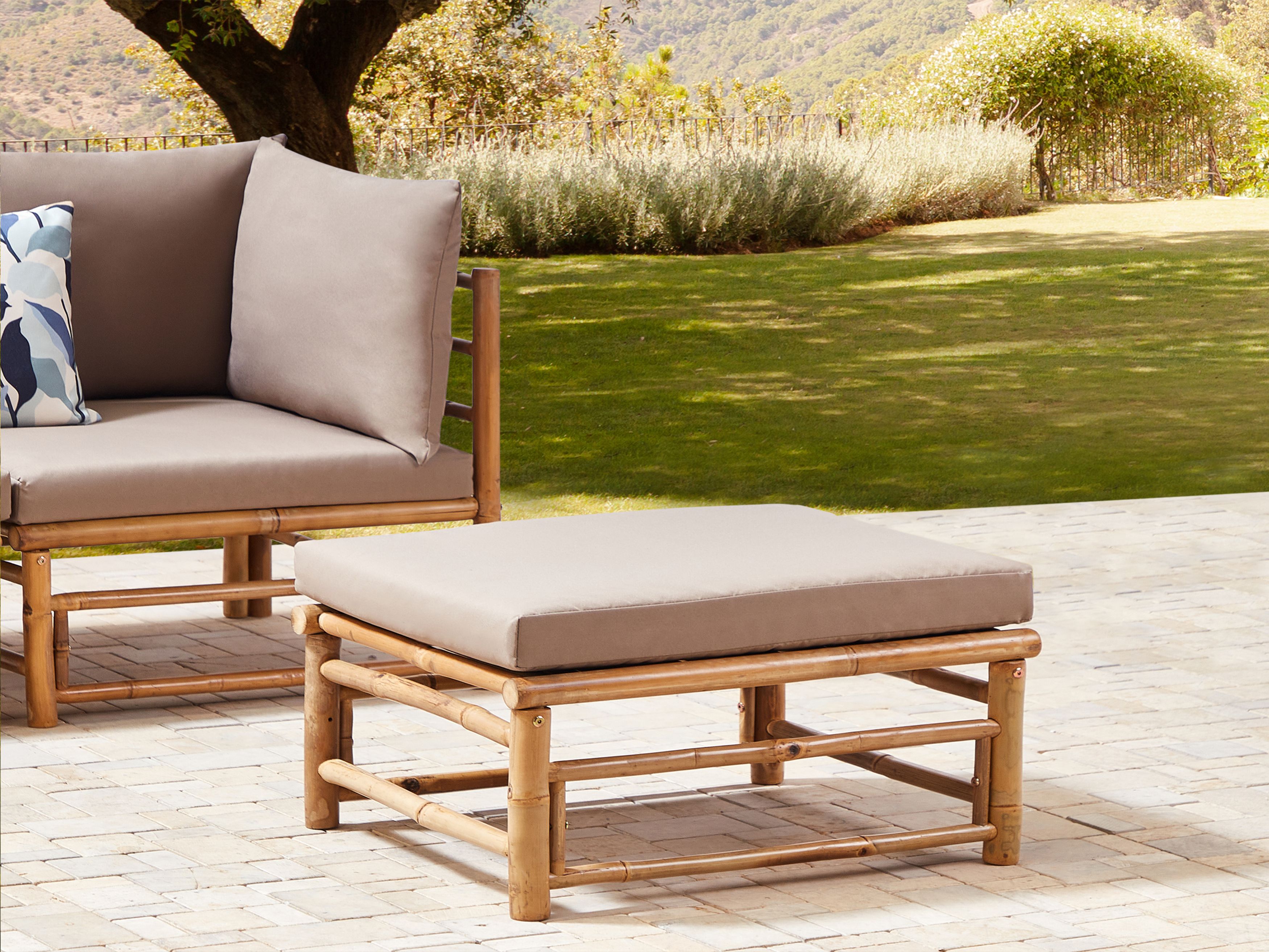 Garten Ottomane CERRETO Bambusholz Taupe | Beliani.at